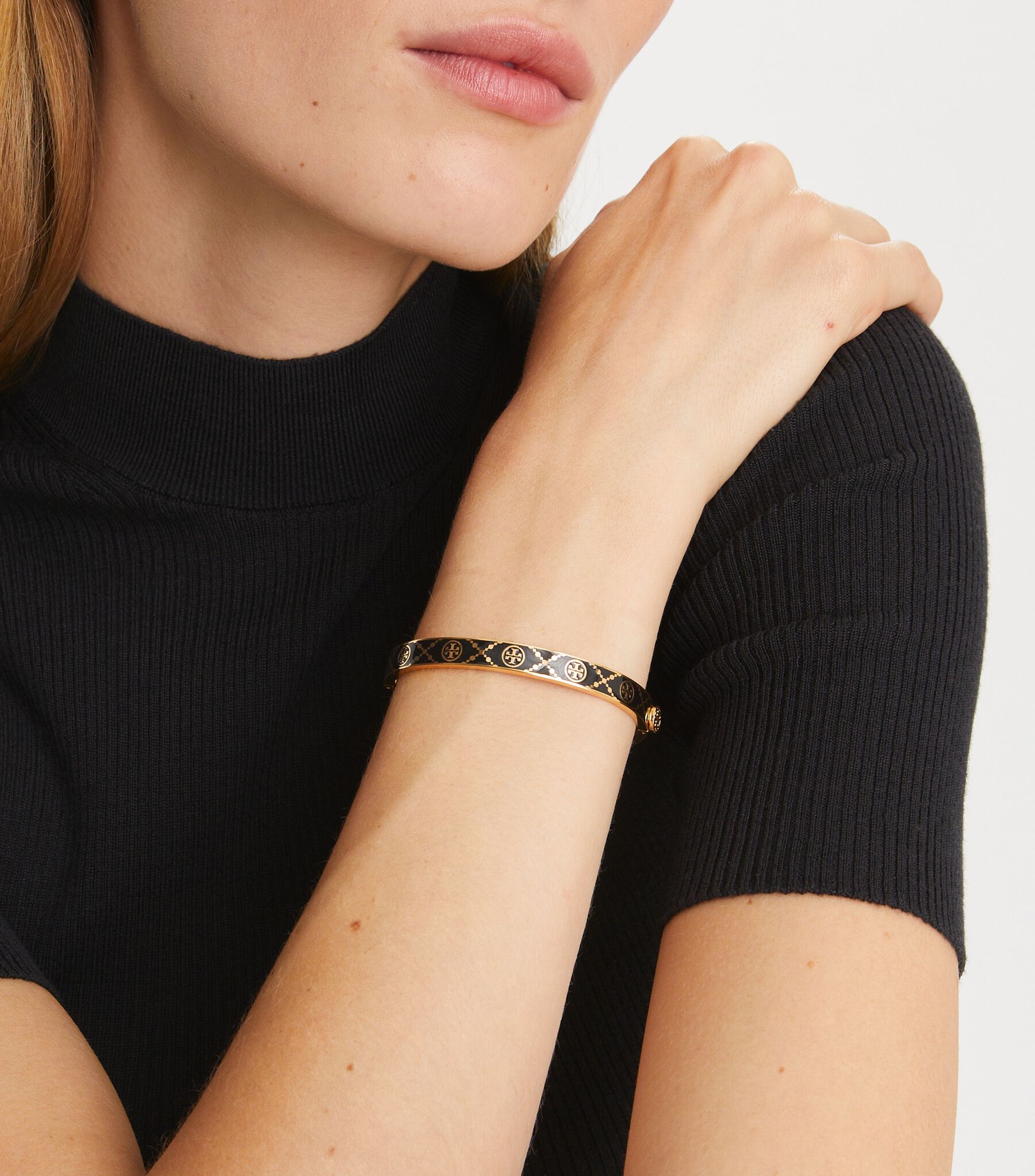 T Monogram Hinge Bracelet, Tory Gold / Black | Tory Burch UAE